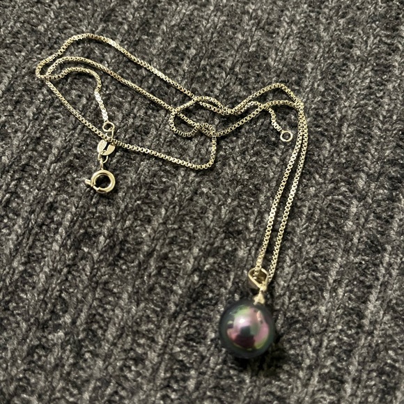 EARTHBOUND | Jewelry | Black Rainbow Pearl Necklace | Poshmark